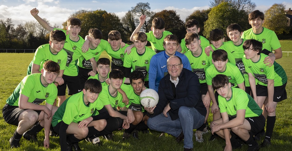 Bakery pitches in to help young football stars celebrate in style ...