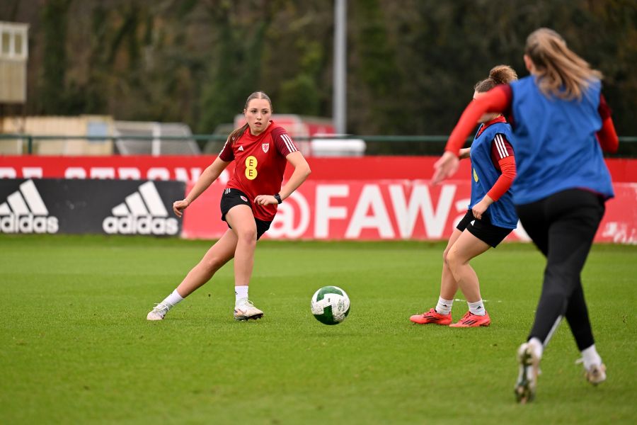 North Wales girl scores a double on Manchester United debut! - Grassroots North Wales ...